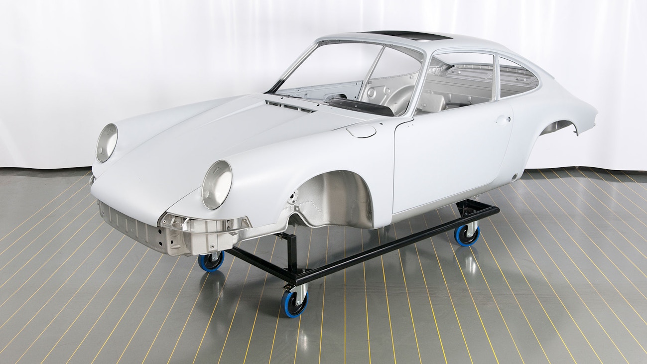 Paint Finish - Revive the Passion | Porsche Classic | Porsche International