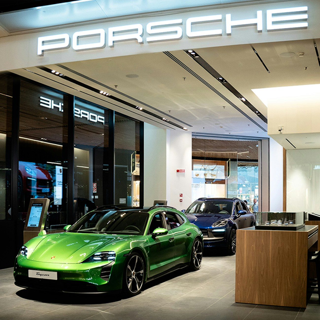 Porsche Italia - Dr. Ing. h.c. F. Porsche AG