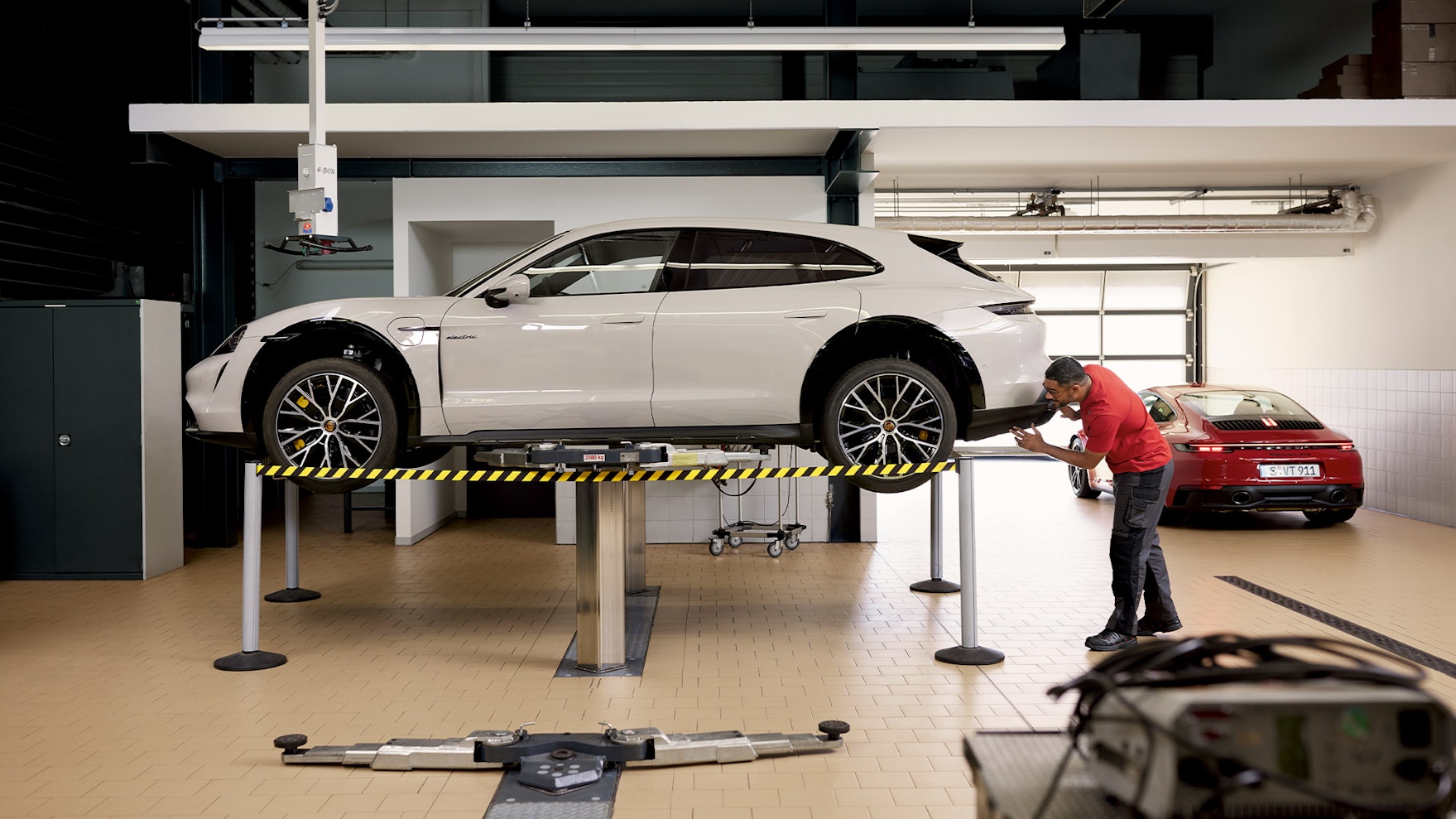 Porsche repair expertise | Right tools, training and skills | Porsche USA