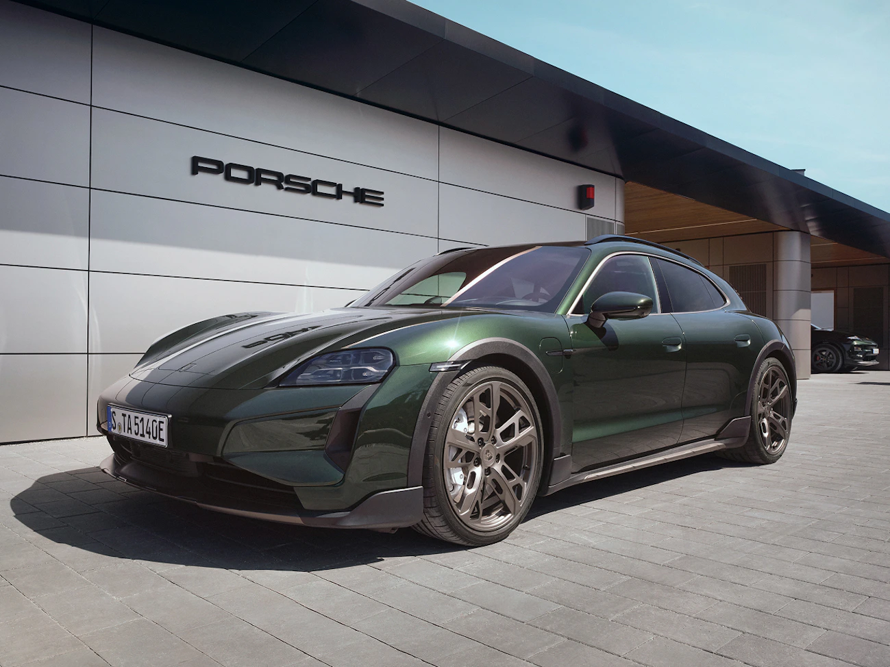 Charging on the go – fast, easy, efficient | Porsche International
