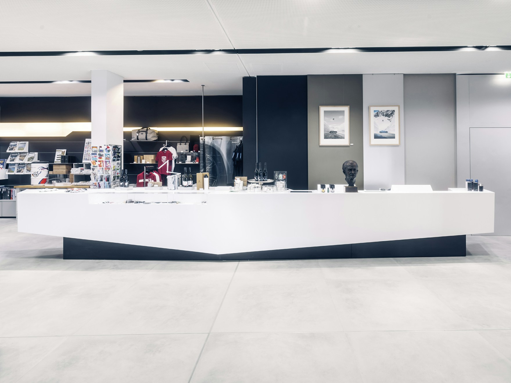 Opening hours and prices | Porsche International