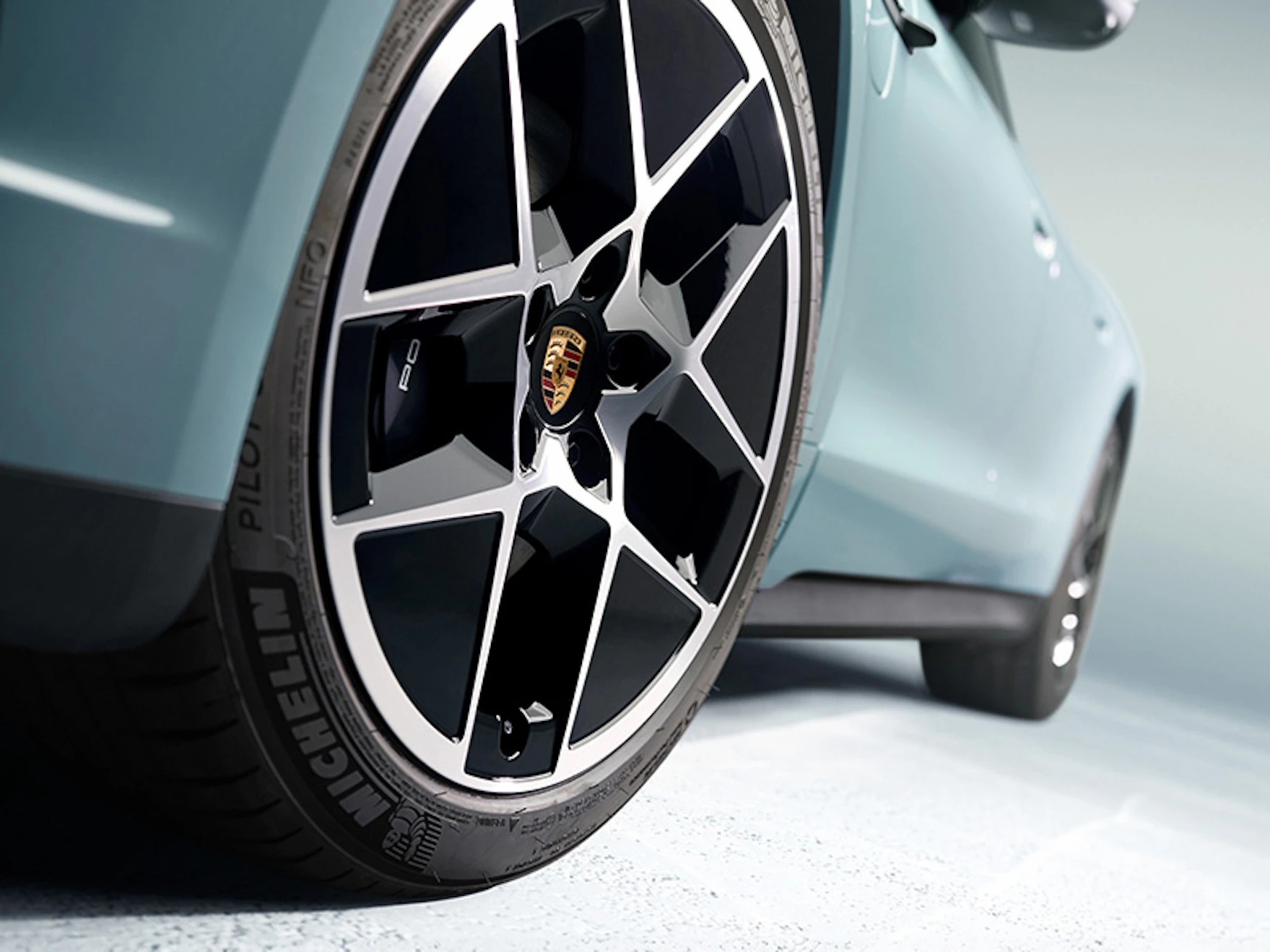 Η νέα Porsche Taycan: Εντυπωσιακή, Ανανεωμένη και Έτοιμη για Test-Drive ...
