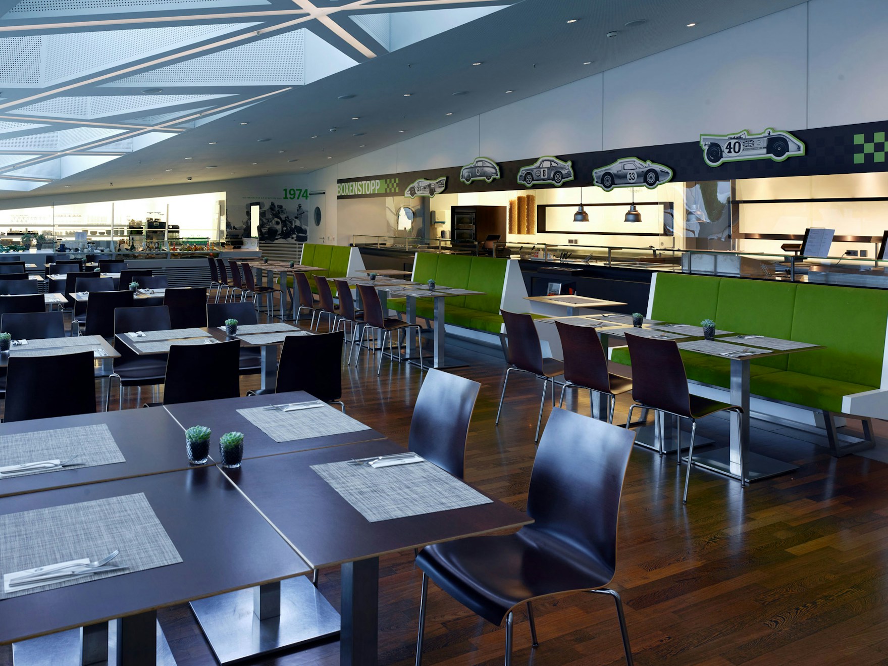 Boxenstopp bistro | Porsche International