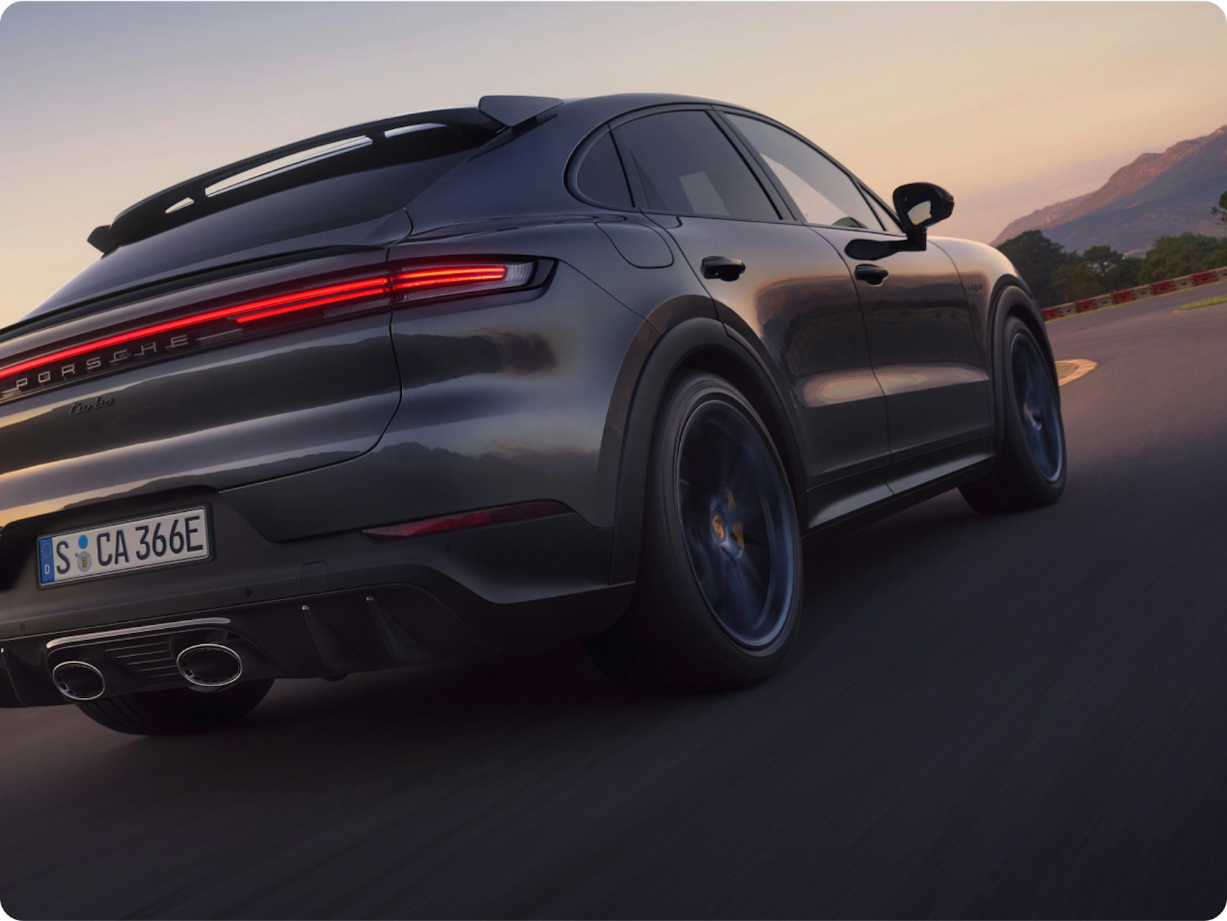 Porsche Cayenne Turbo E-Hybrid Coupé mit GT-Paket | Porsche International